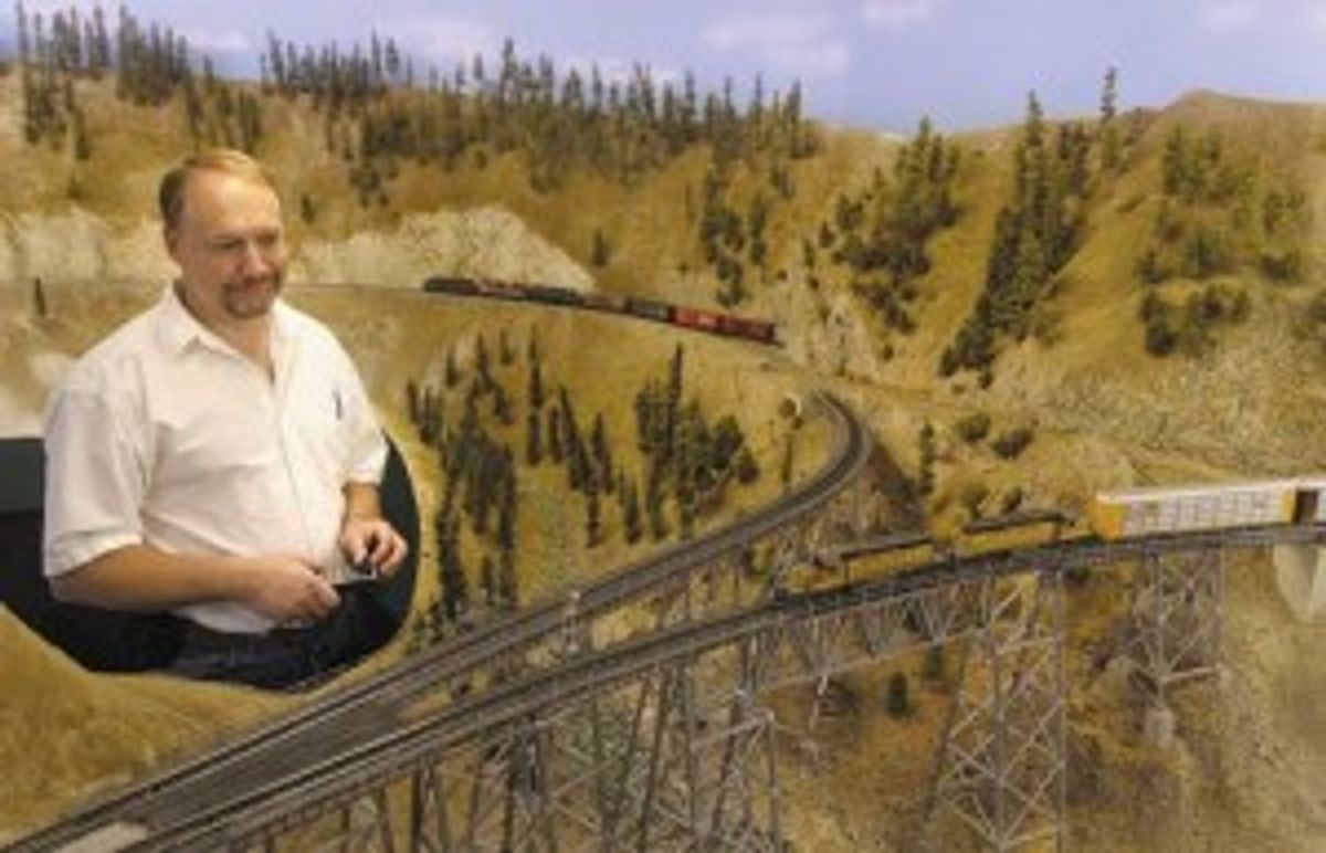 Train buff re-creates Sierra Nevada scene