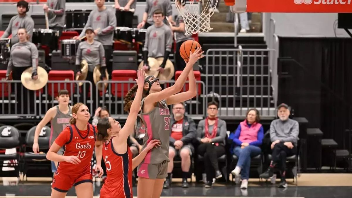 WSU women’s hoops wins second straight on senior day