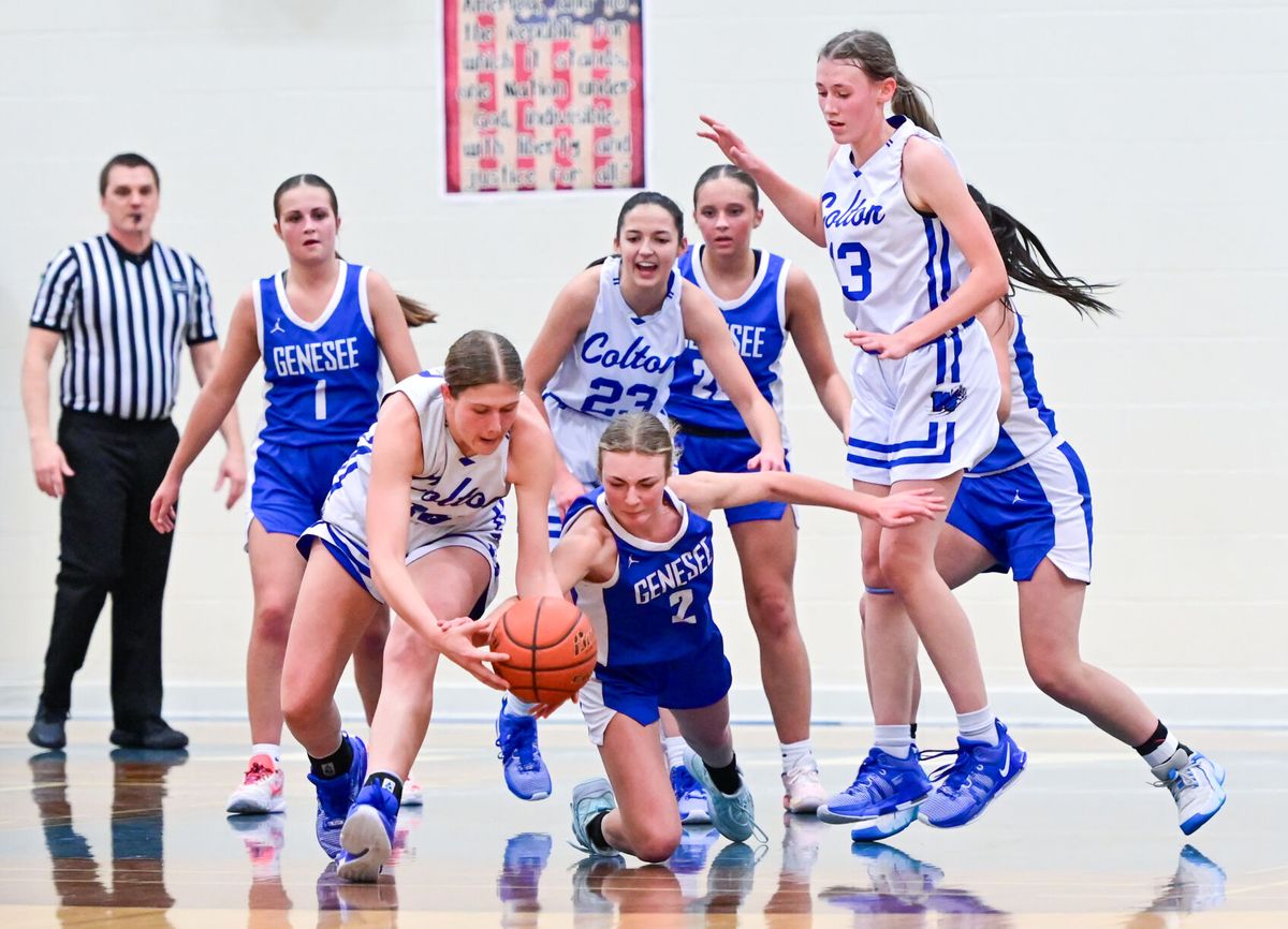 Mustangs, Bulldogs prevail at Colton Christmas Tournament