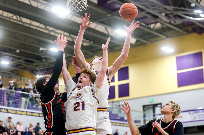 Bengals beat Bears in district tournament semifinals behind Fisher’s c...