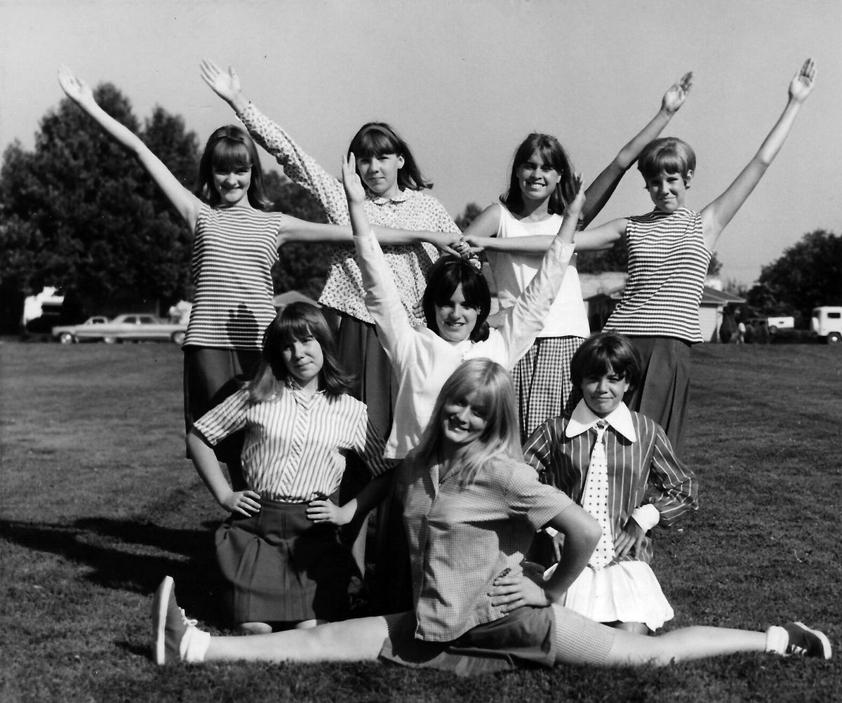 Blast from the Past / 1966: Ready to cheer for their team