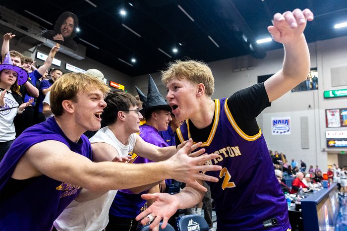Blazing Bengals beat Bulldogs in Avista Holiday Tournament boys semifi...