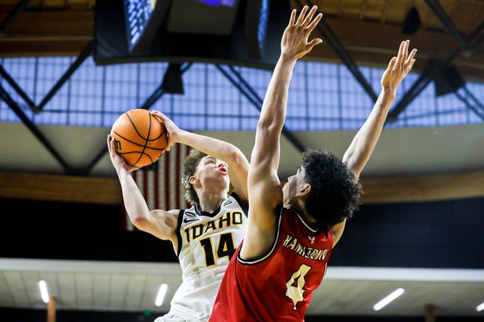 Mitchell pours in 32, Vandals outlast EWU in Don Monson tribute game