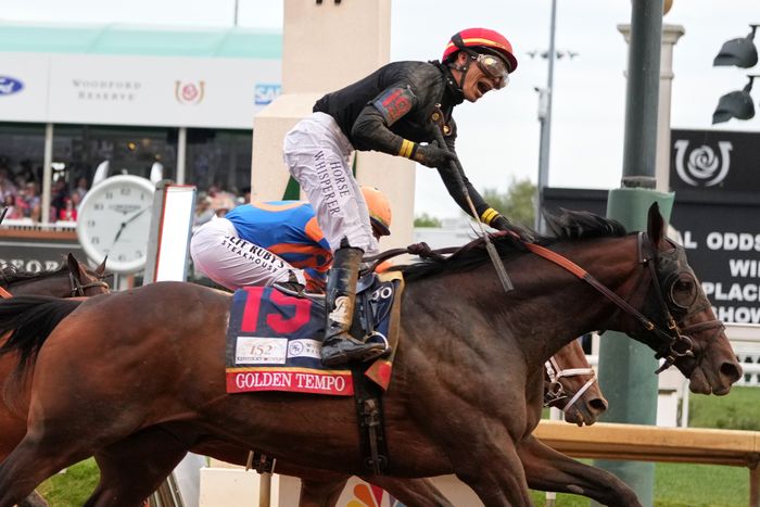 Underdog Golden Tempo takes Kentucky Derby