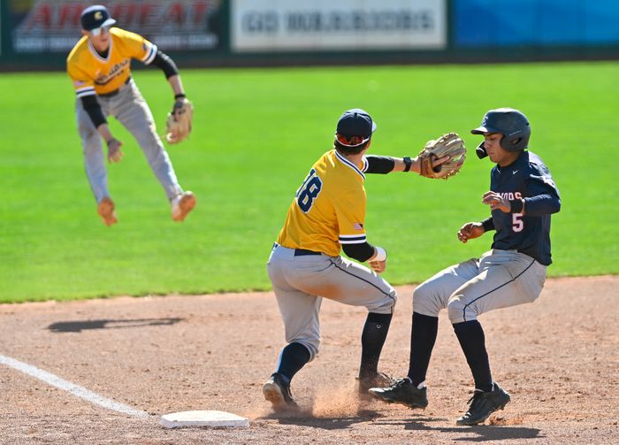 TUESDAY MORNING MOUND VISIT: Are the Lewis-Clark State Warriors too go...