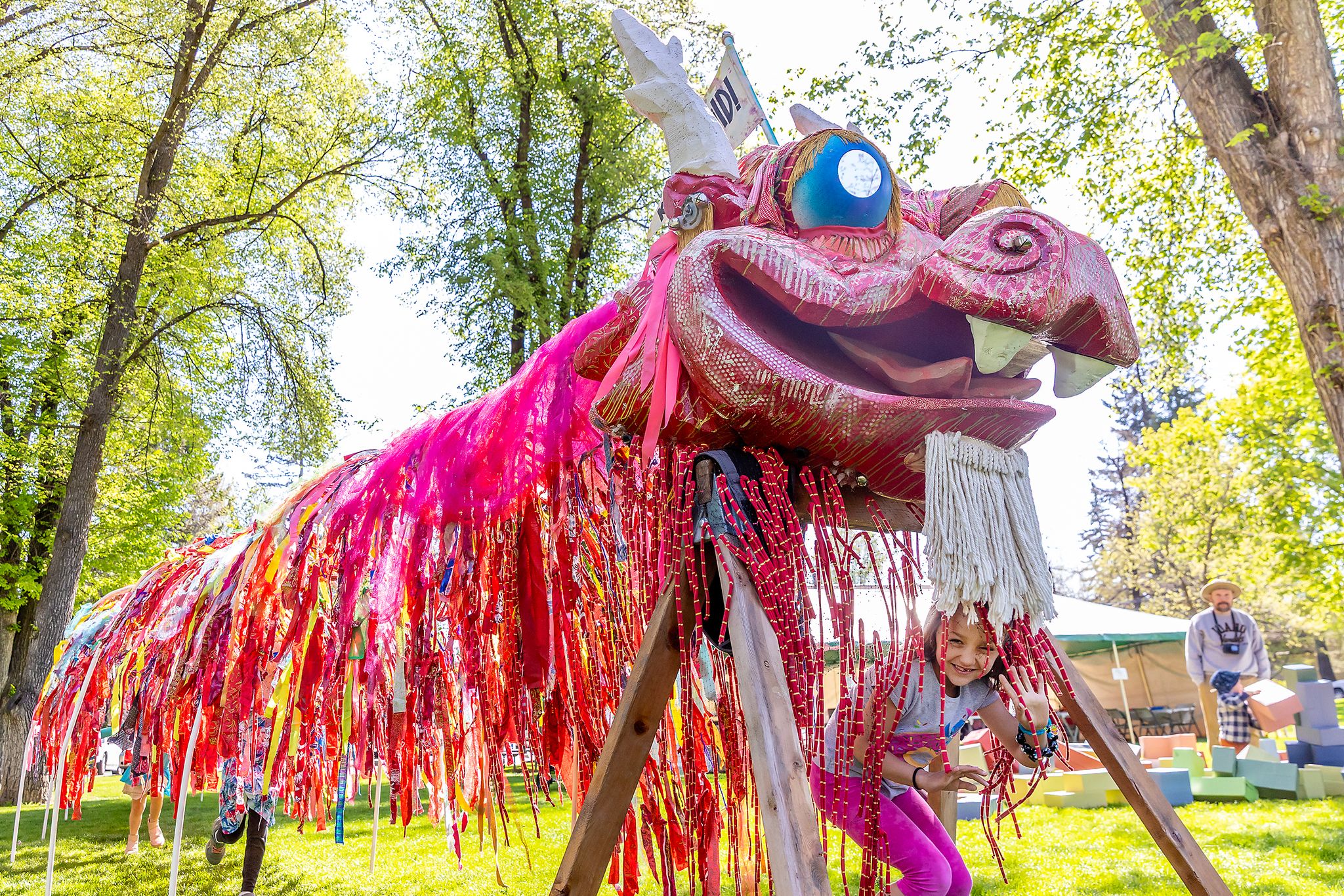 Moscow Farmers Market, Ren Fair draw throngs as city rings in May