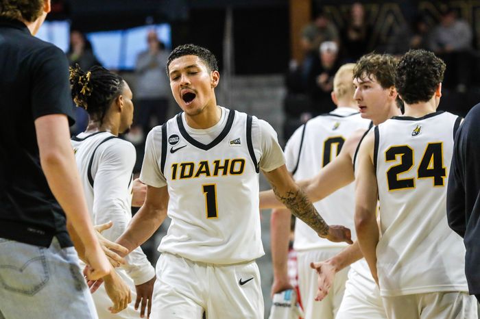 Mitchell pours in 32, Vandals outlast EWU in Don Monson tribute game