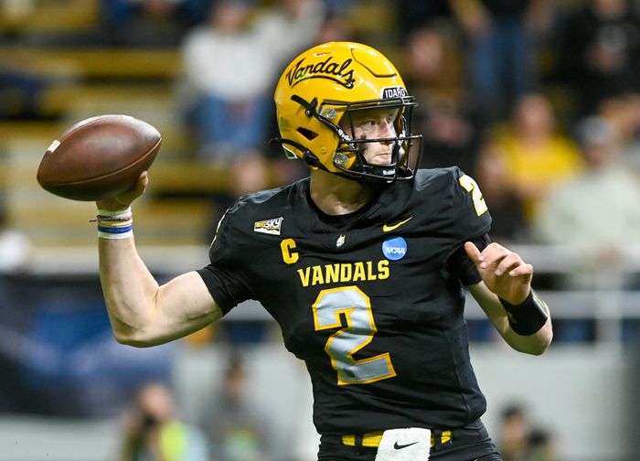 Career days from Layne, Dwyer lead Idaho to FCS playoff win over Lehig...