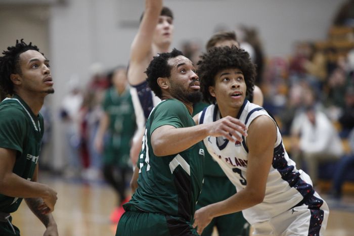 COLLEGE ROUNDUP: Warriors pull past Geoducks in a men's basketball nai...