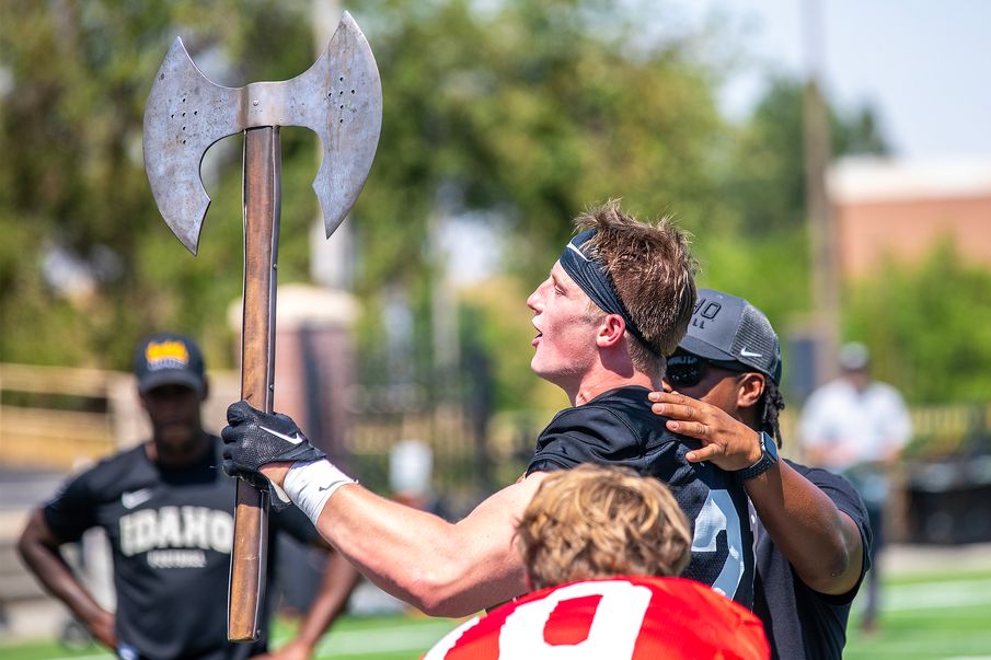 New QB Wood, offense clicking early and often at Day 4 of Vandals foot...