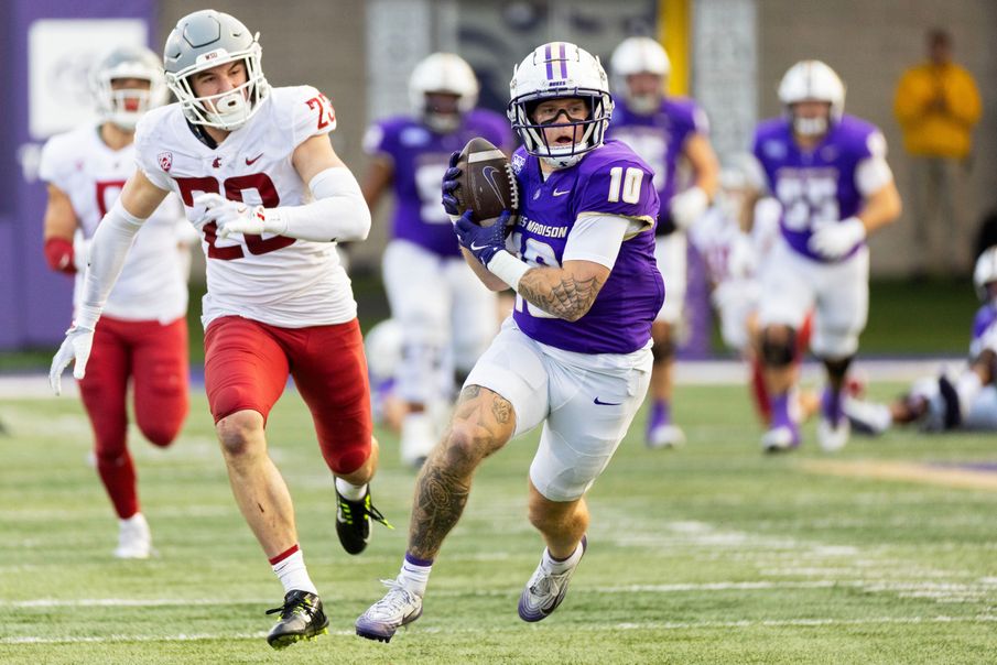 FIRST LOOK: Cougars squander lead, lose on road to No. 21 Ja...