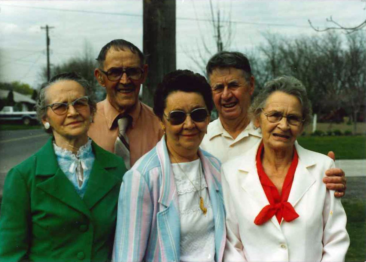 Blast from the Past / 1985: Five DeHaven siblings gather