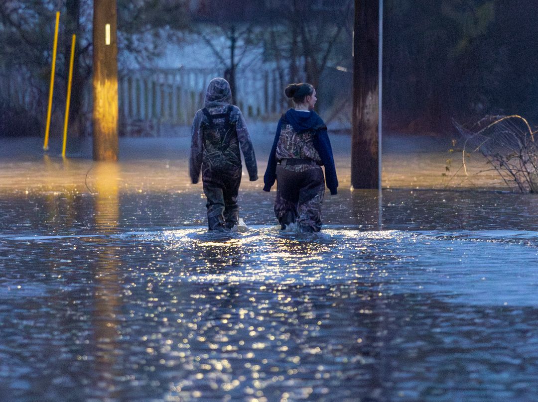 Rain causes flooding in a few spots around region