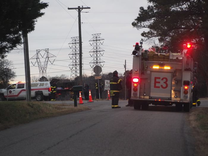 400-acre brush fire off Mill Swamp Road draws 75 firefighter...