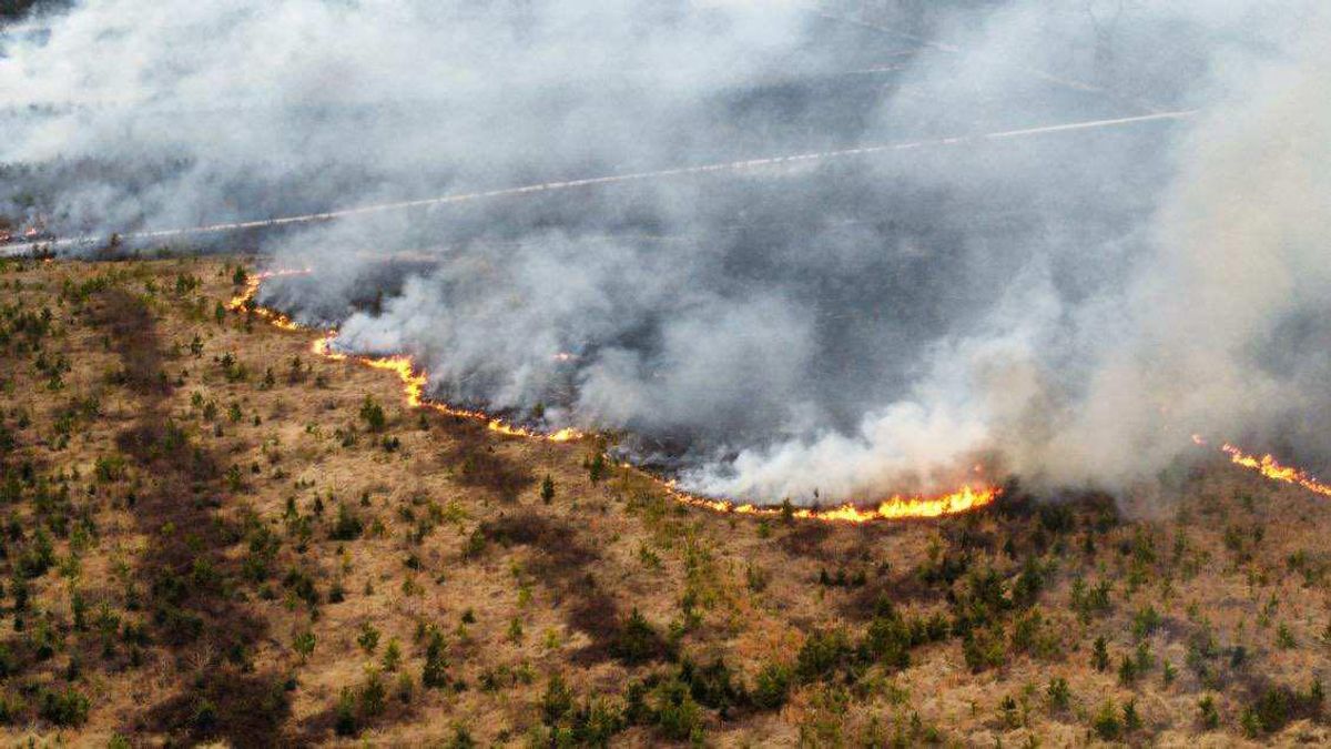 400-acre brush fire off Mill Swamp Road draws 75 firefighter...
