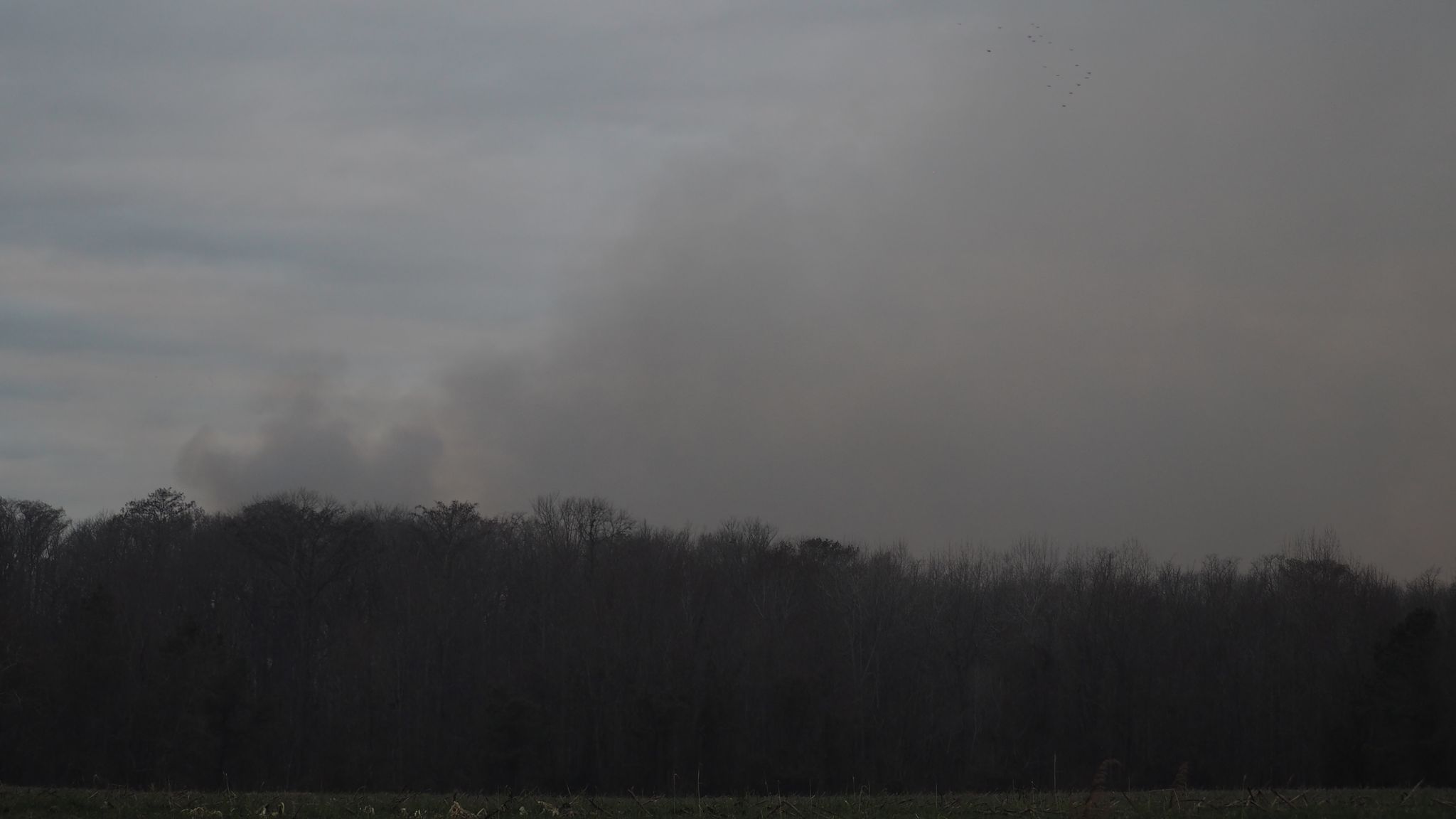400-acre brush fire off Mill Swamp Road draws 75 firefighter...