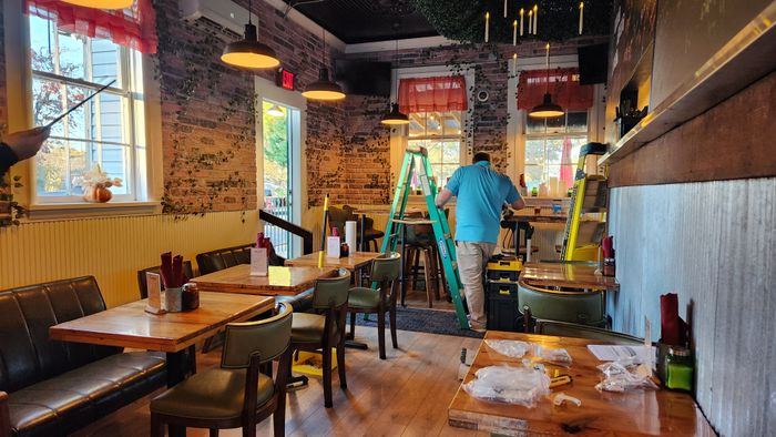 Town planners to review new signage for rebranded Oak and Ivy Taphouse...