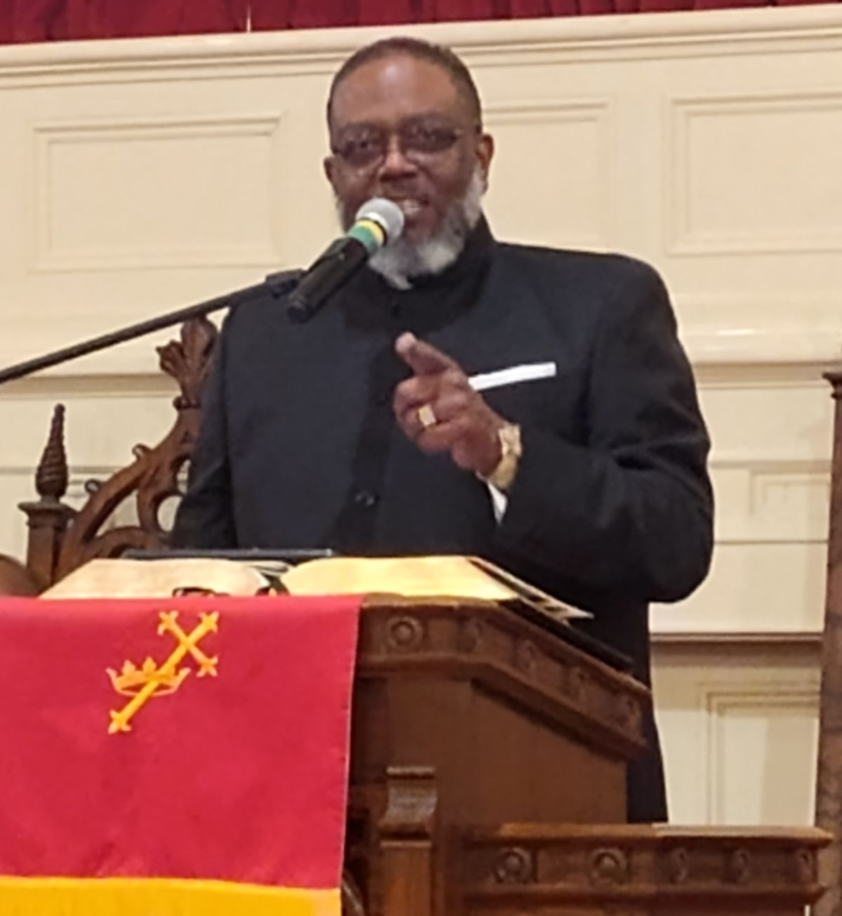 Crews challenges community to shift from dreaming to seeing