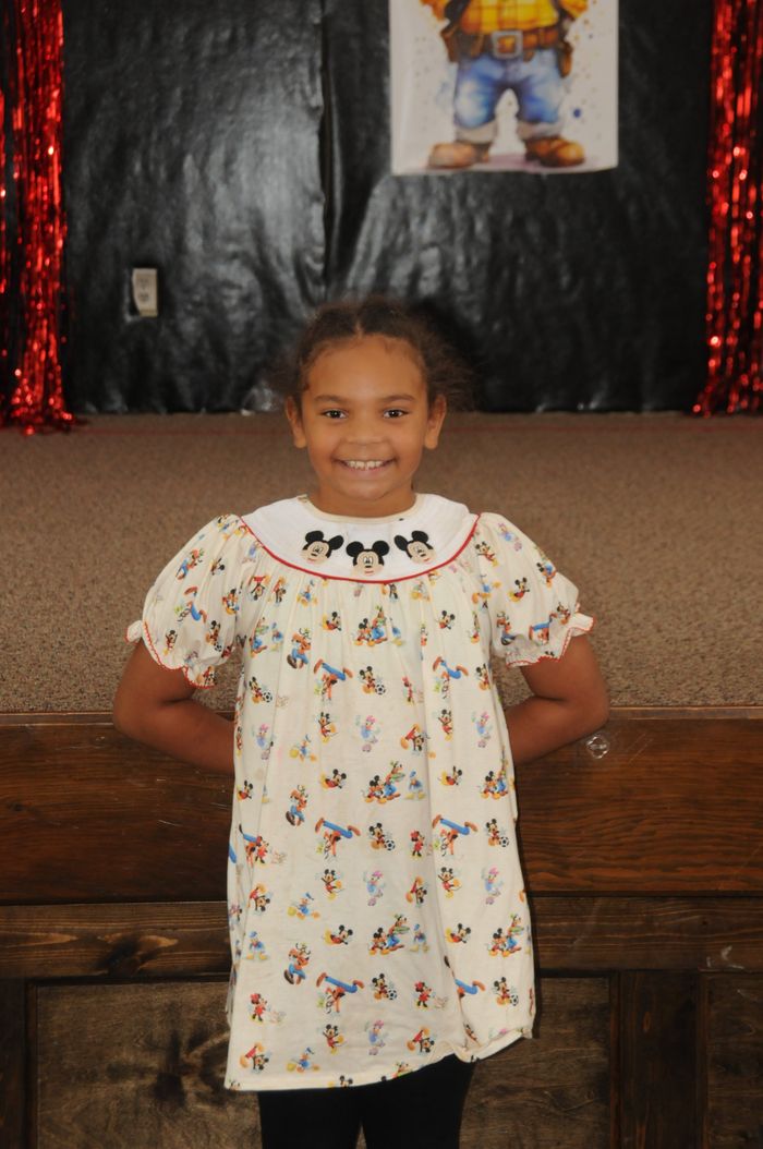 RPES students dress as book characters during Homecoming Dress Up Week