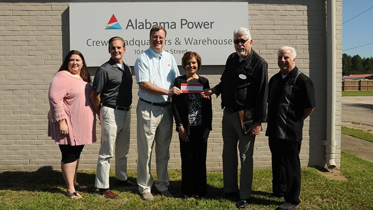 Alabama Power donates to Pride of Atmore