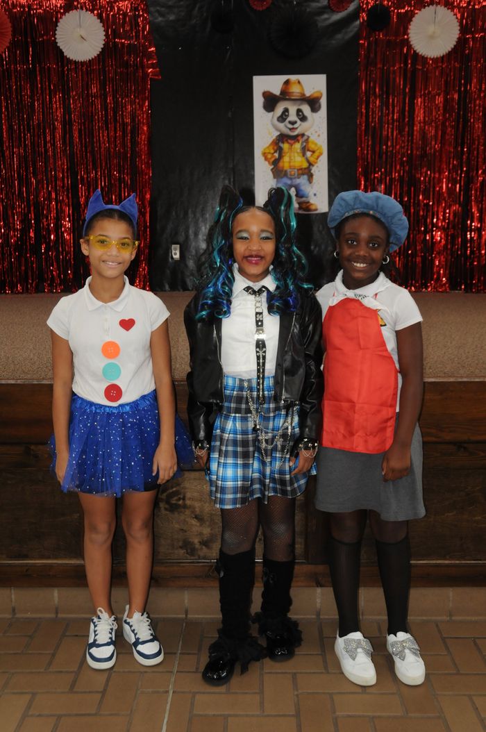 RPES students dress as book characters during Homecoming Dress Up Week