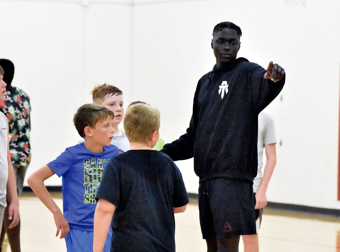 Austin's Gach signs with top French club