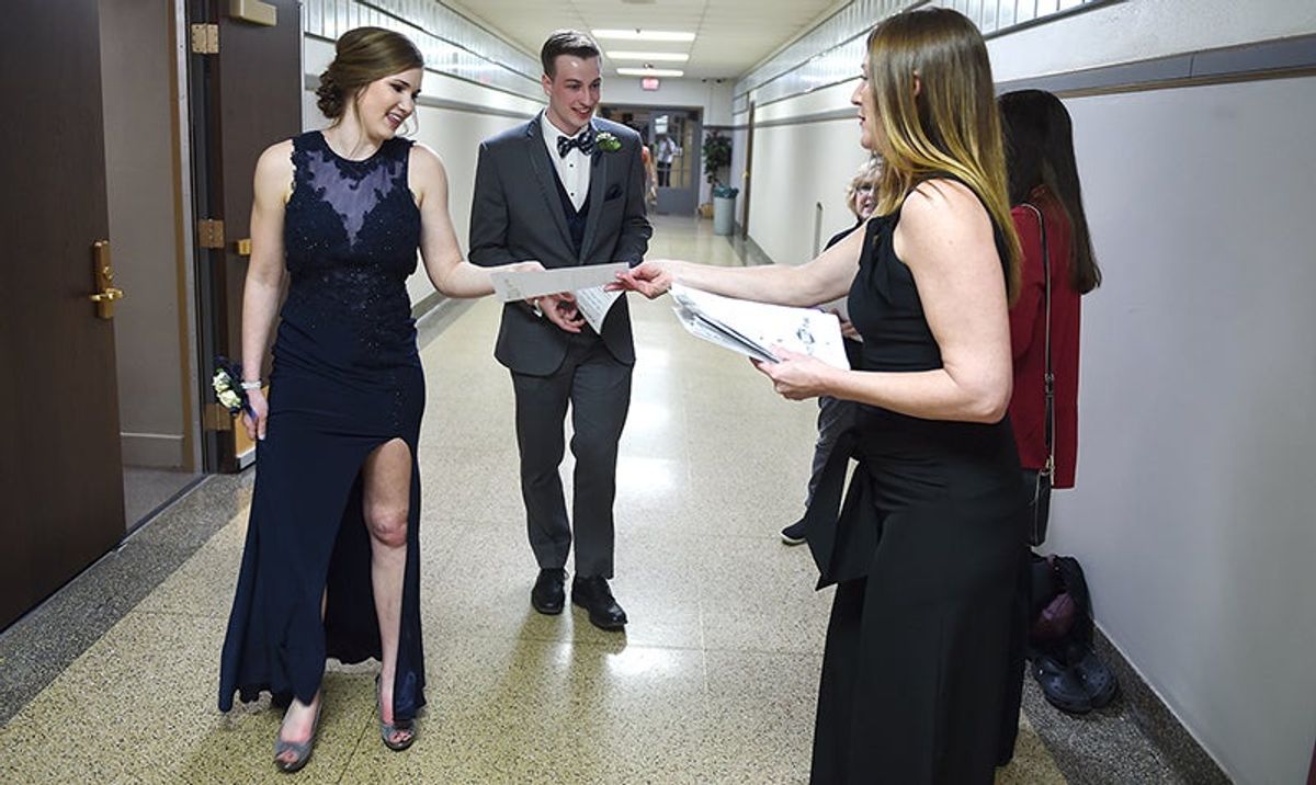 Letters of safety; Prom-goers receive notes written by second-graders ...