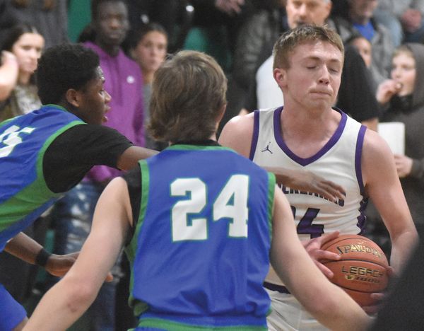 Superlarks block out the crowd, use late surge to beat Athletics