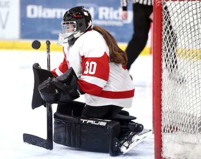 Scarlets pull away to beat Packer girls hockey team