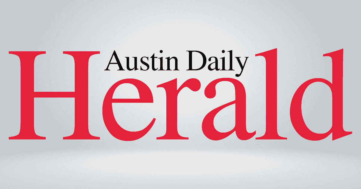 Packer boys hockey team falls to Dodge County