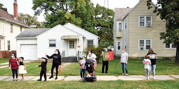 Photos: Sumner Elementary holds annual Welcome Walk