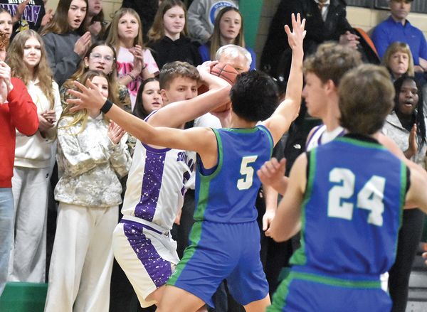 Superlarks block out the crowd, use late surge to beat Athletics