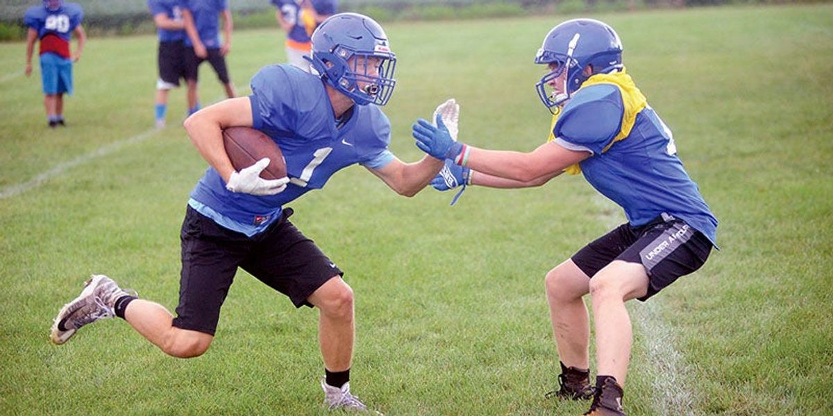Hayfield football team falls to Trojans