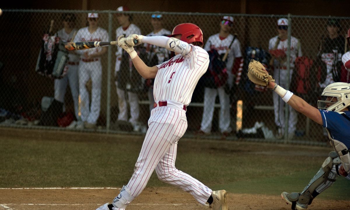 Huskies outlast Packer baseball team