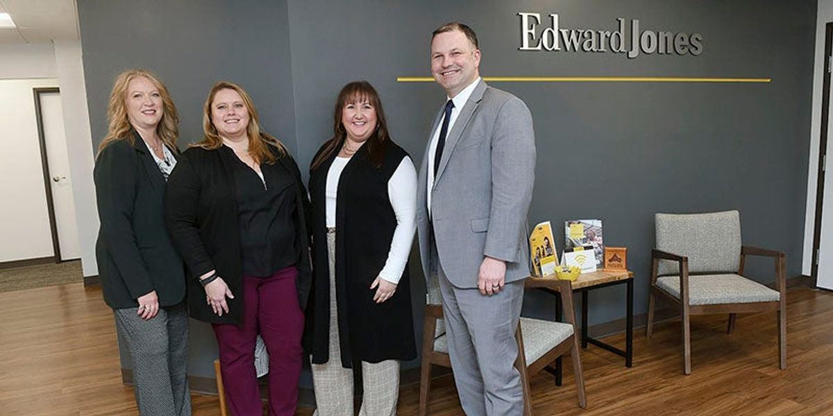 Right at home: Edward Jones branch celebrates new location o...