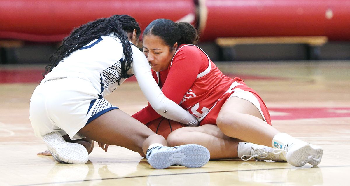 Packer seniors say goodbye to Ove after loss to Century