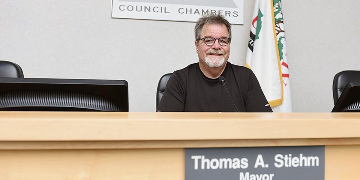 Council issues proclamation honoring Mayor Tom Stiehm