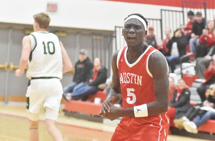 Omot twins grind it out on defense as Packers pounce on Falcons