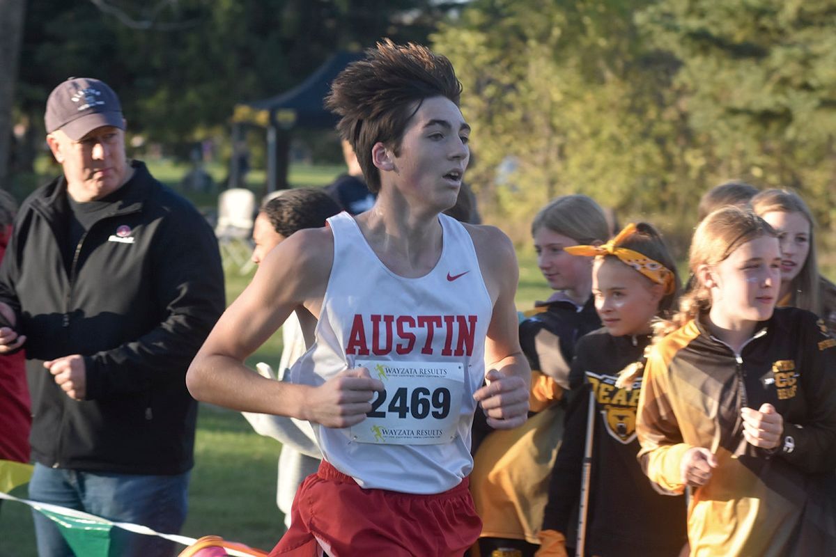 Three of a kind: Austin runners go against their old teammate