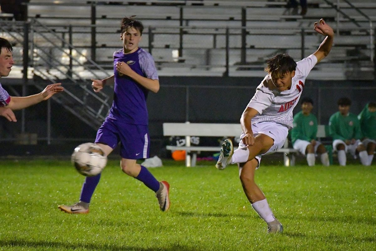 Reh scores twice as Packers down Wingers