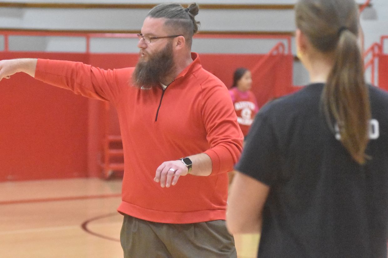 Rising up the ranks: New Austin girls basketball coach was an assistan...