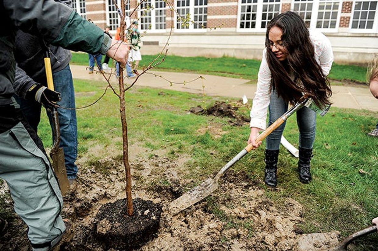 Planting for the future; Go Green Club, Spruce up Austin partner to ce...
