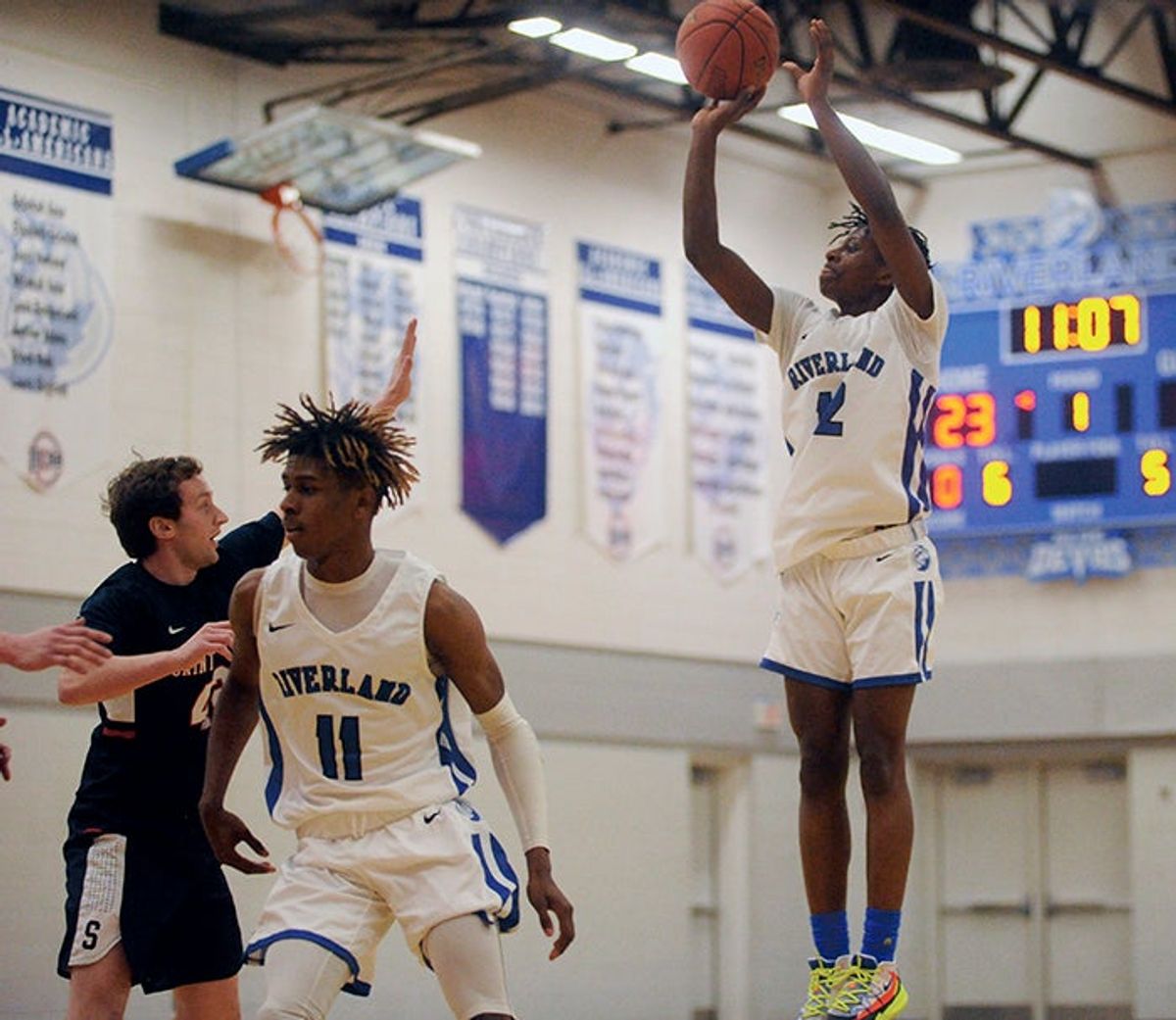 Alumni Update: Austin boys basketball players are chipping in at the n...