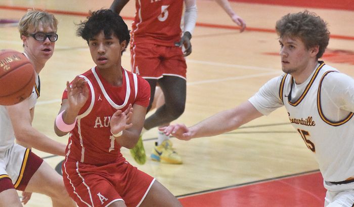 Senior surge: Hebrink and Omot guide Packers to monstrous home win ove...
