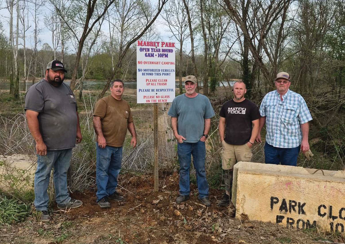 New signs at Mabrey Park aim to curb litter and clarify hour...