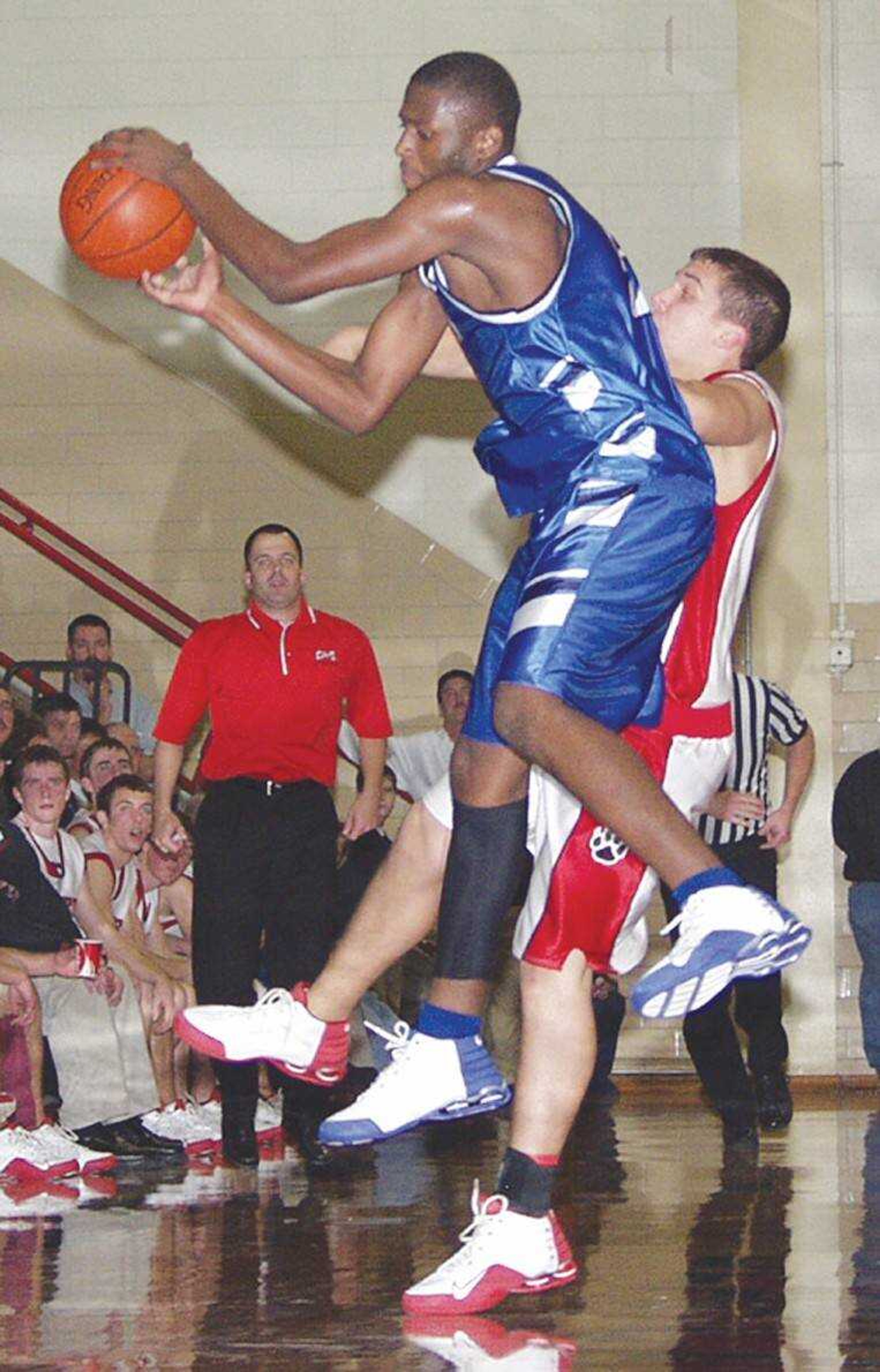 Dexter's gritty play flusters young Blujays in 71-67 win