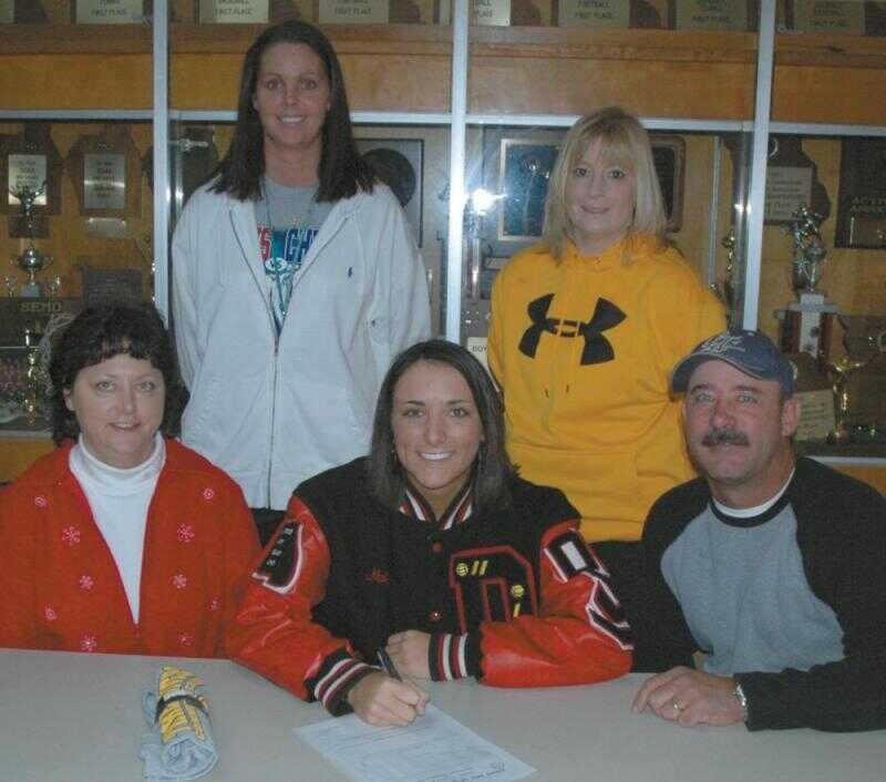 Mallory Kennedy signs National Letter of Intent