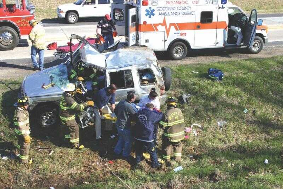Wreck sends Dexter woman to hospital