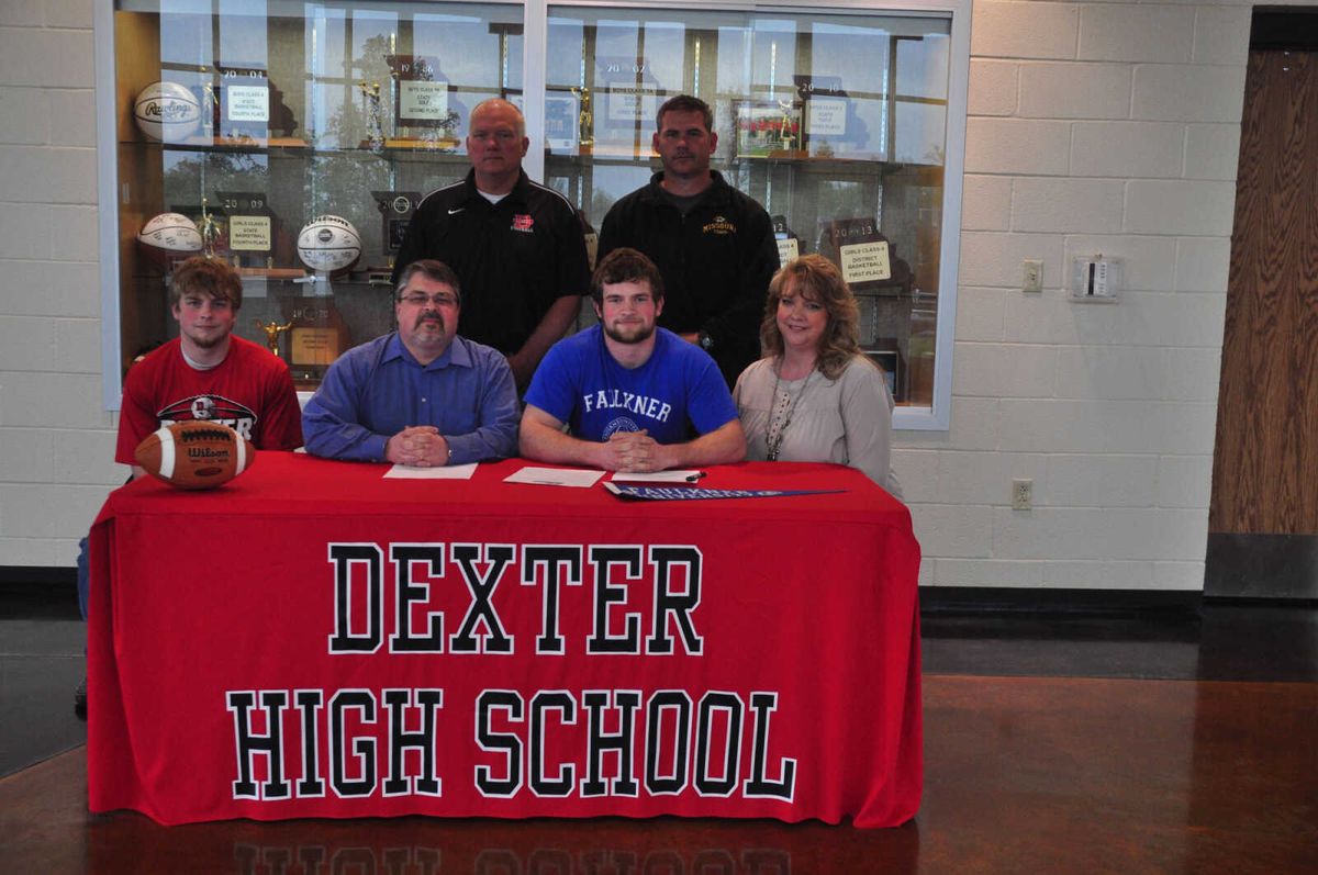 Dexter's Quertermous signs to play college football