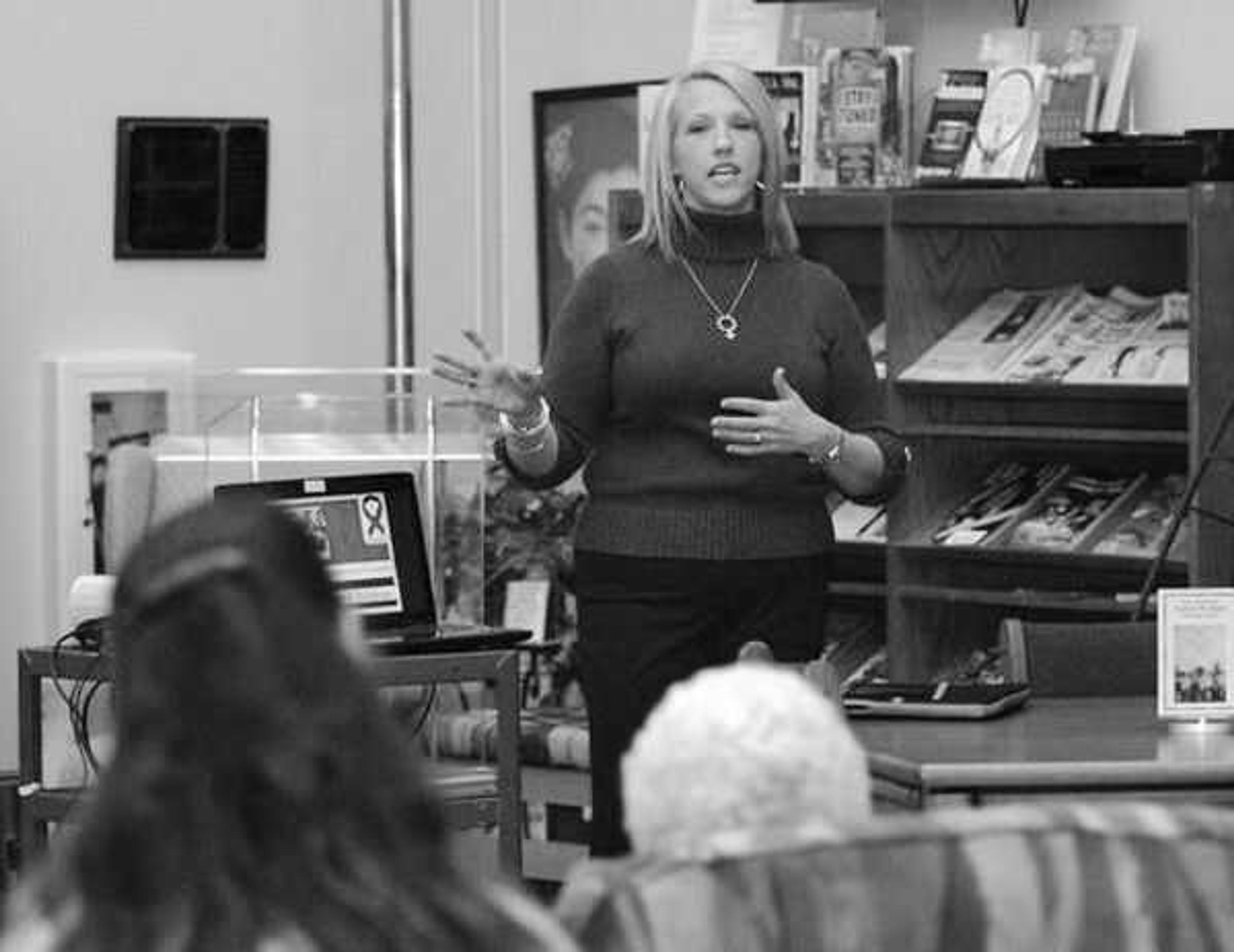 Mother of cyberbullying victim speaks at Central High library